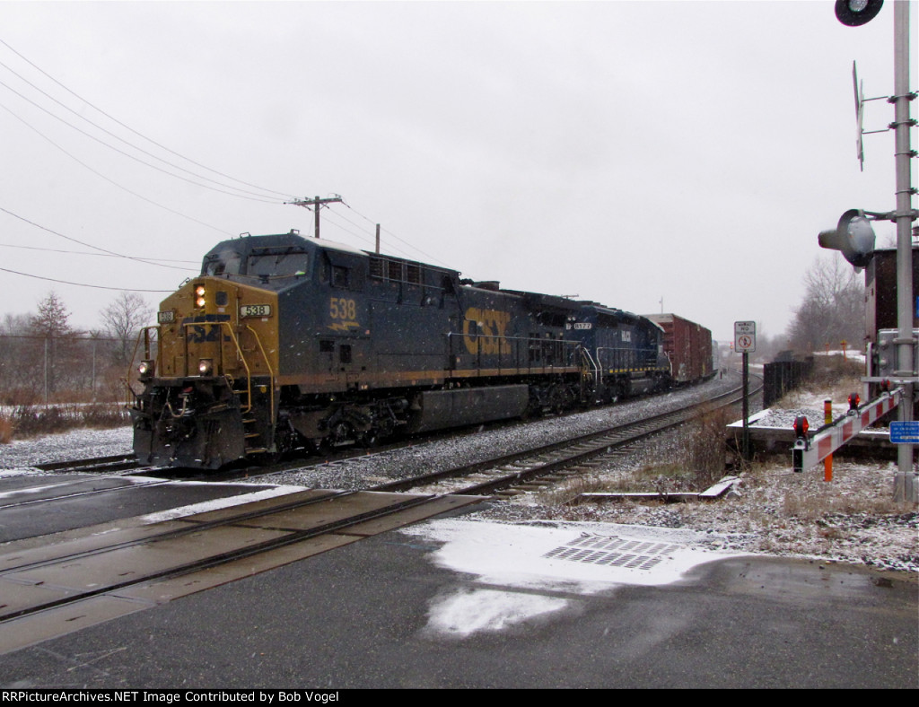 CSX 538 and HLCX 8177